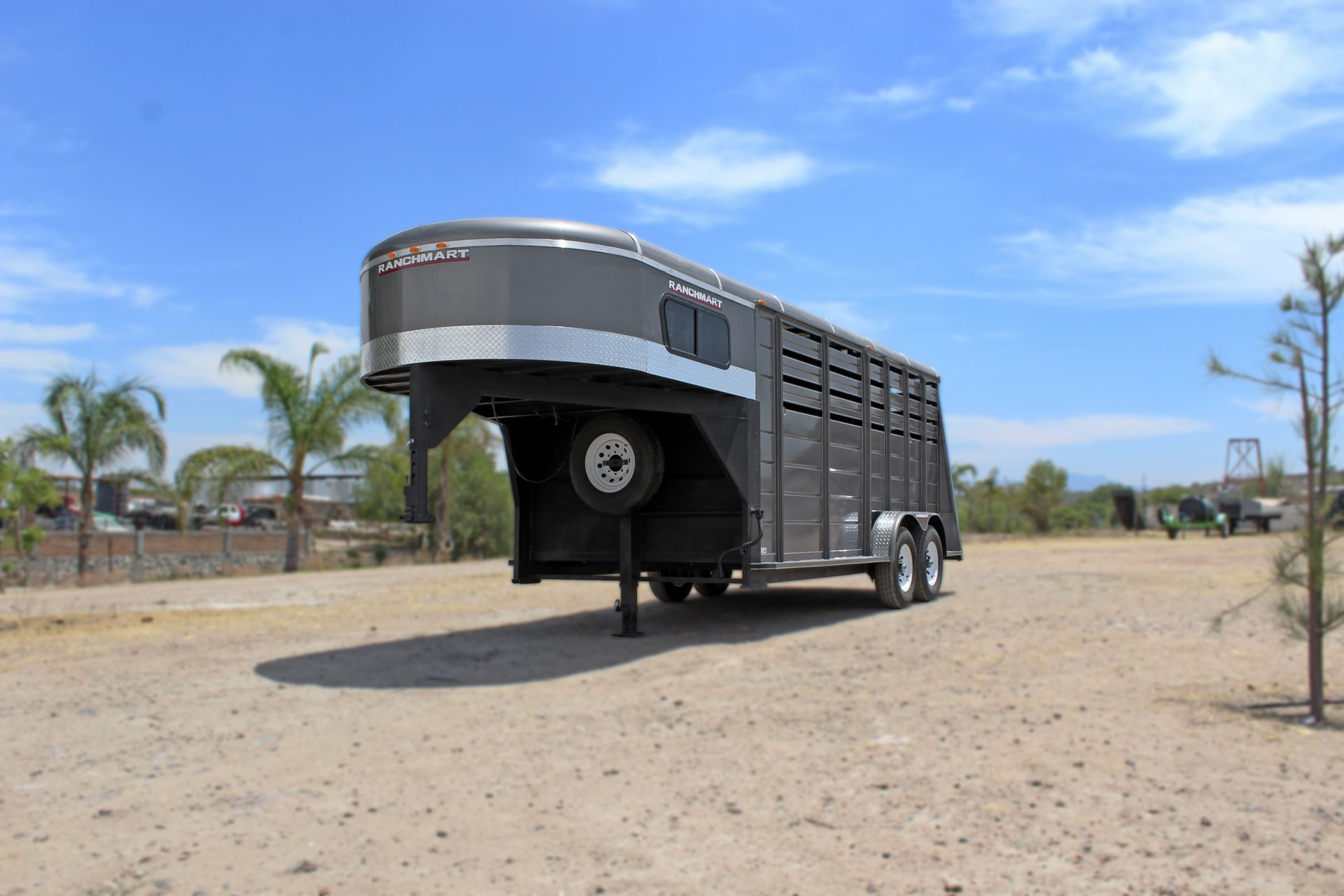 Remolques techados para caballos | RANCHMART